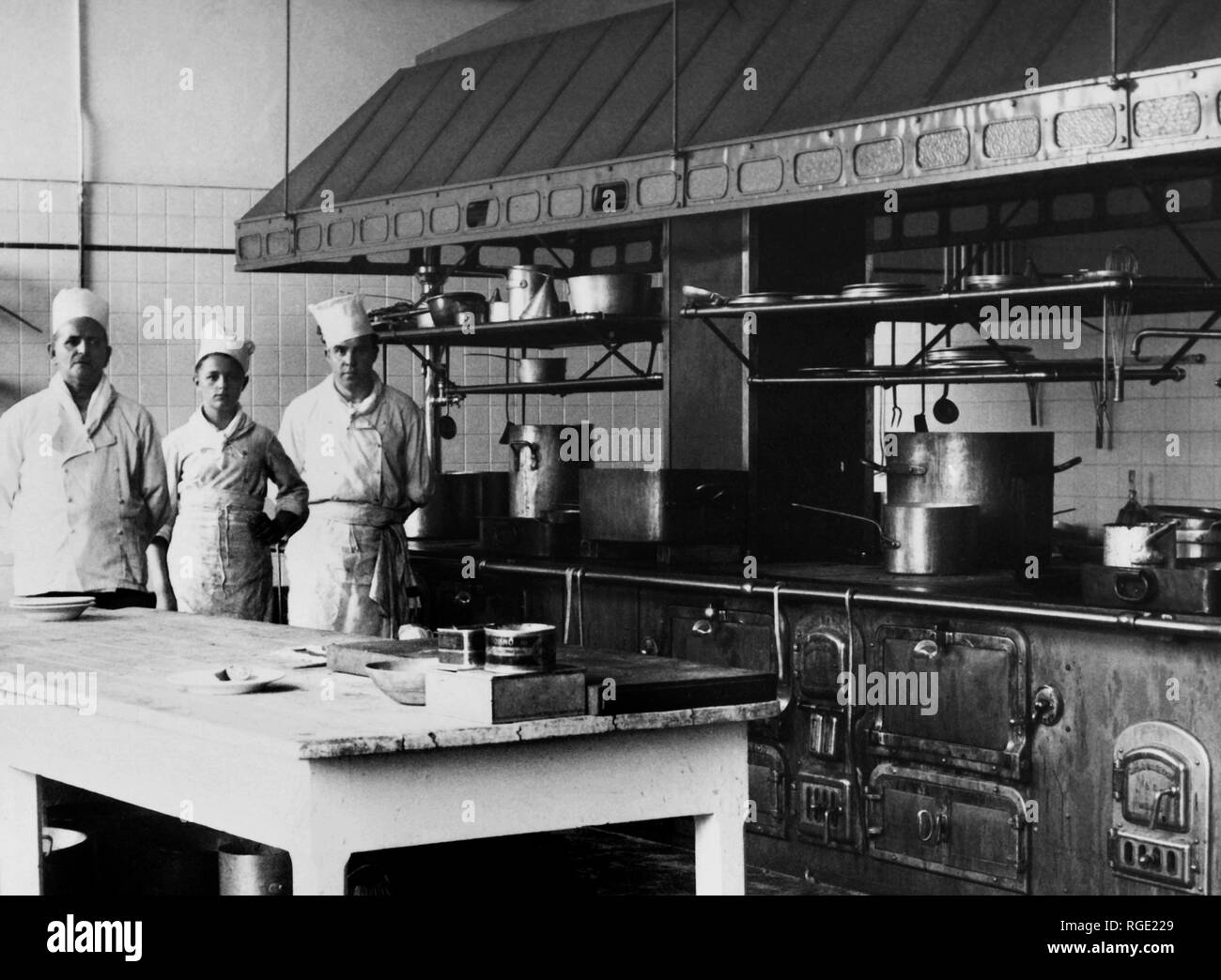 restaurant of the new central station of Milan, 1920-30 Stock Photo - Alamy