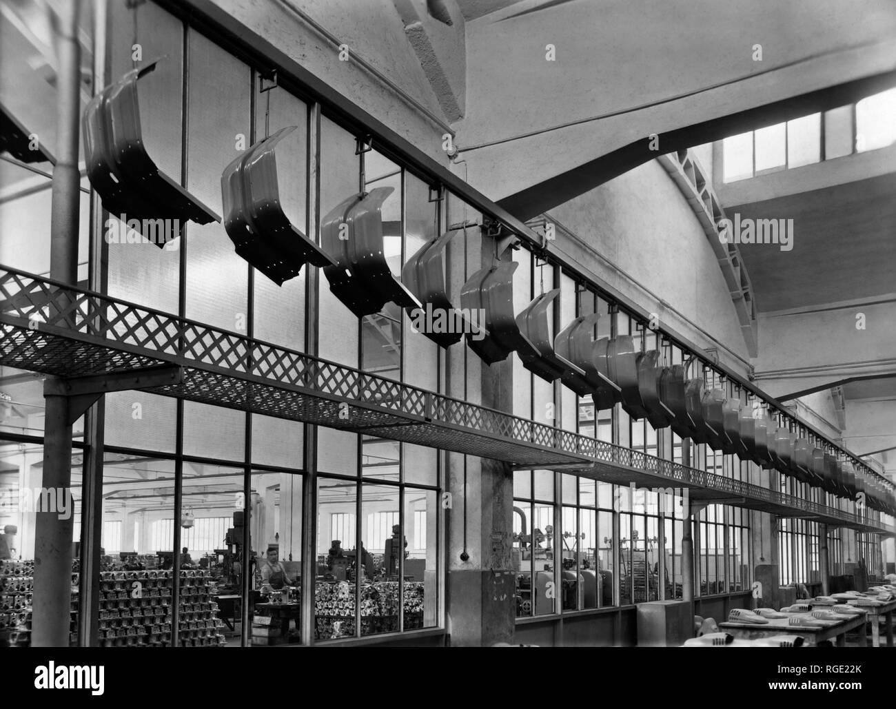 Car factory painting hi-res stock photography and images - Alamy