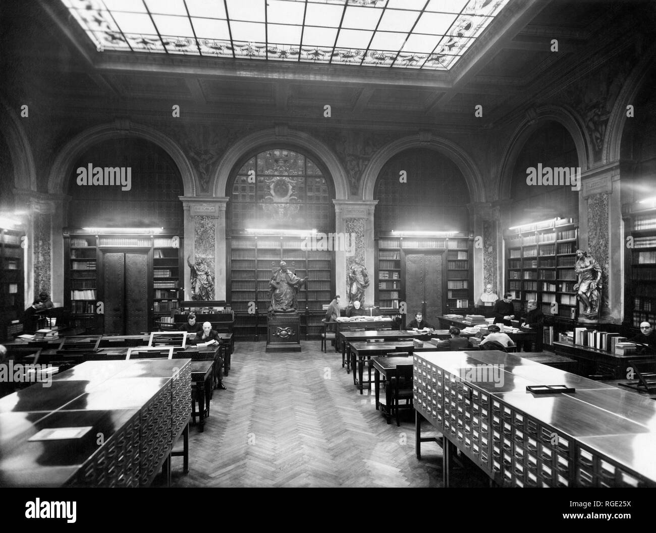 Biblioteca ambrosiana milan hi-res stock photography and images - Alamy
