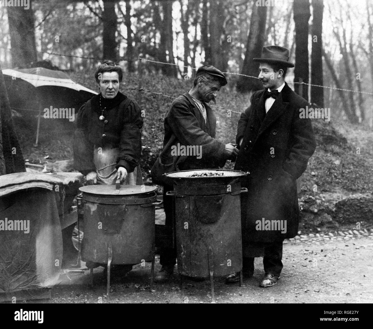 Chestnut sellers hi-res stock photography and images - Alamy