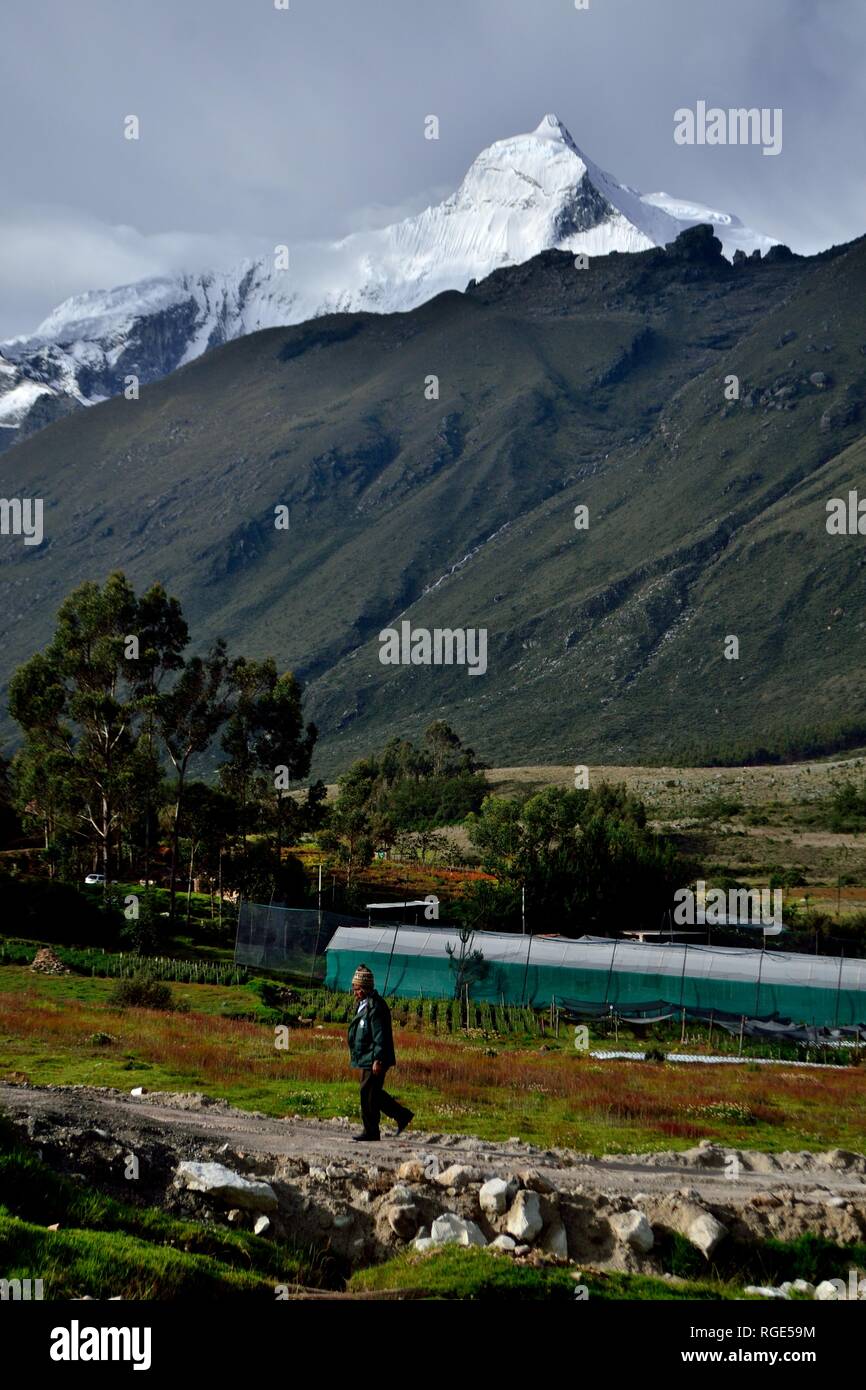 Mount huascaran hi-res stock photography and images - Alamy