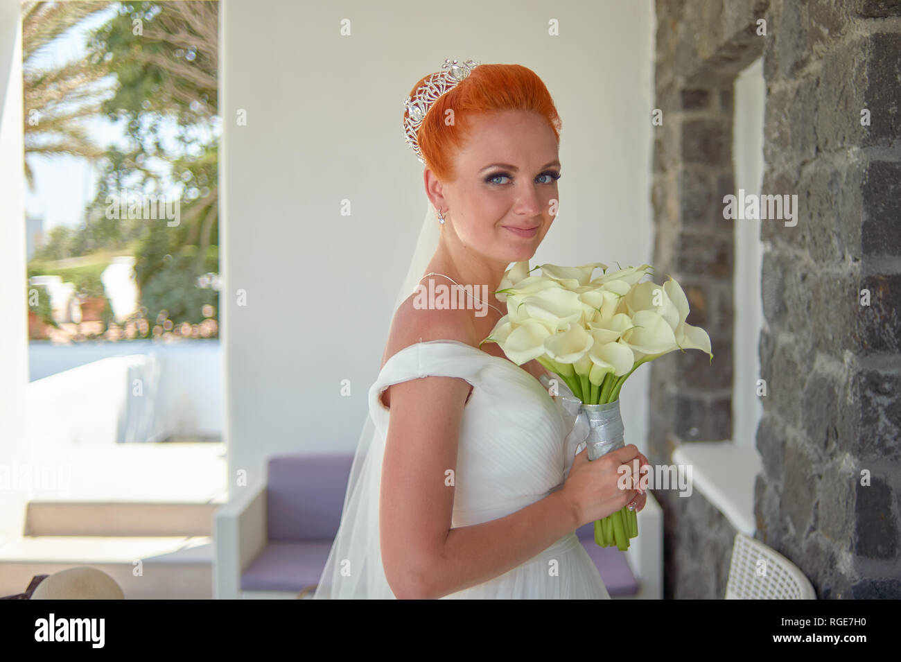 Red haired woman wedding hi-res stock photography and images - Alamy