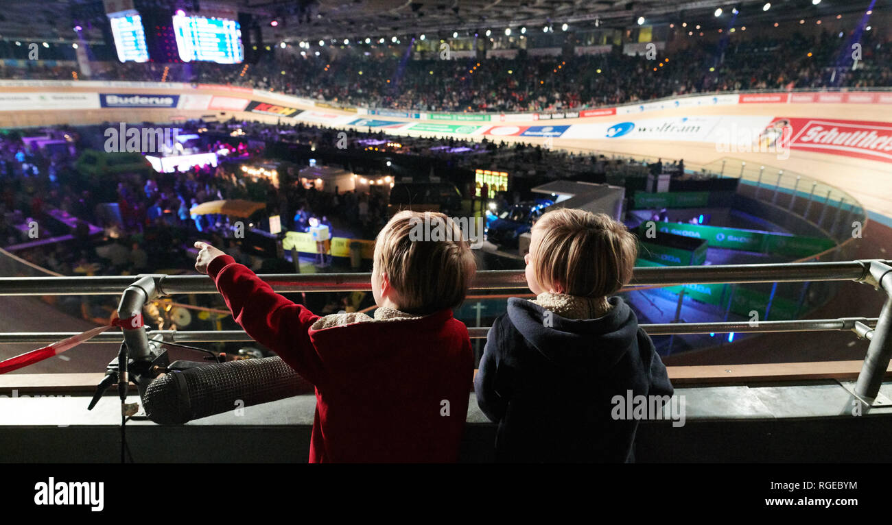 Two cyclists velodrome hi-res stock photography and images - Alamy
