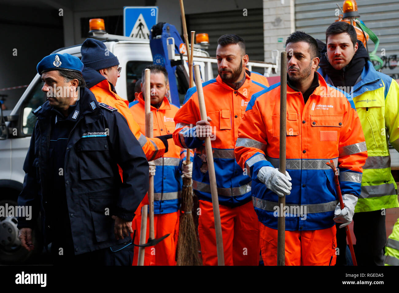 Jail uniforms hi-res stock photography and images - Alamy