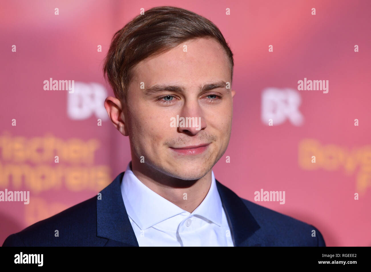 Max hubacher hi-res stock photography and images - Alamy