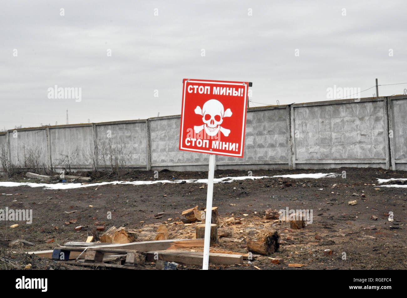 Mariupol, Ukraine. 29th Jan, 2019. A mine warning sign is seen in the ...