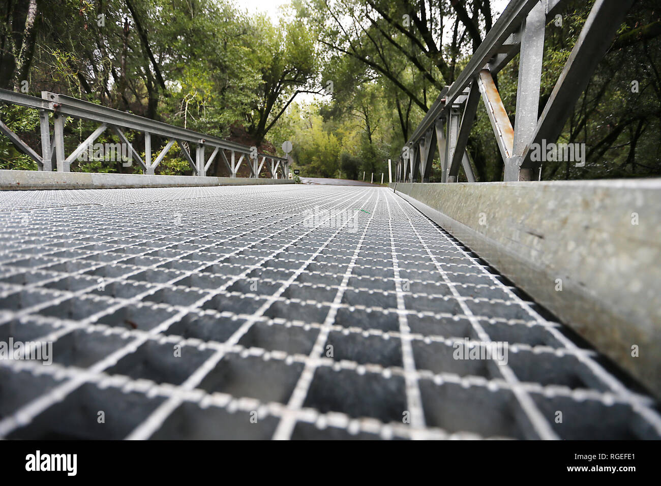 Metal grate bridge hi-res stock photography and images - Alamy