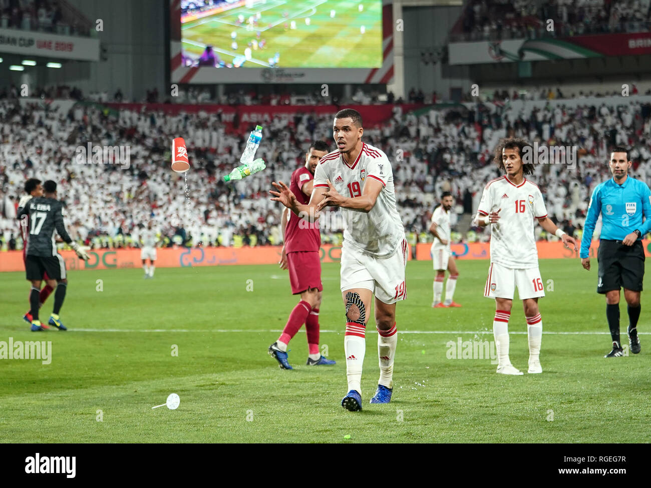 Arab football fans back hi-res stock photography and images - Alamy