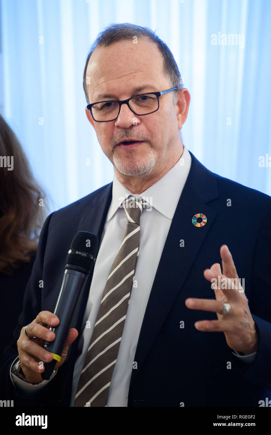 Ted chaiban hi-res stock photography and images - Alamy