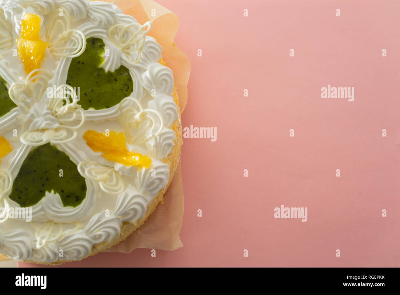 White cake from top hi-res stock photography and images - Alamy