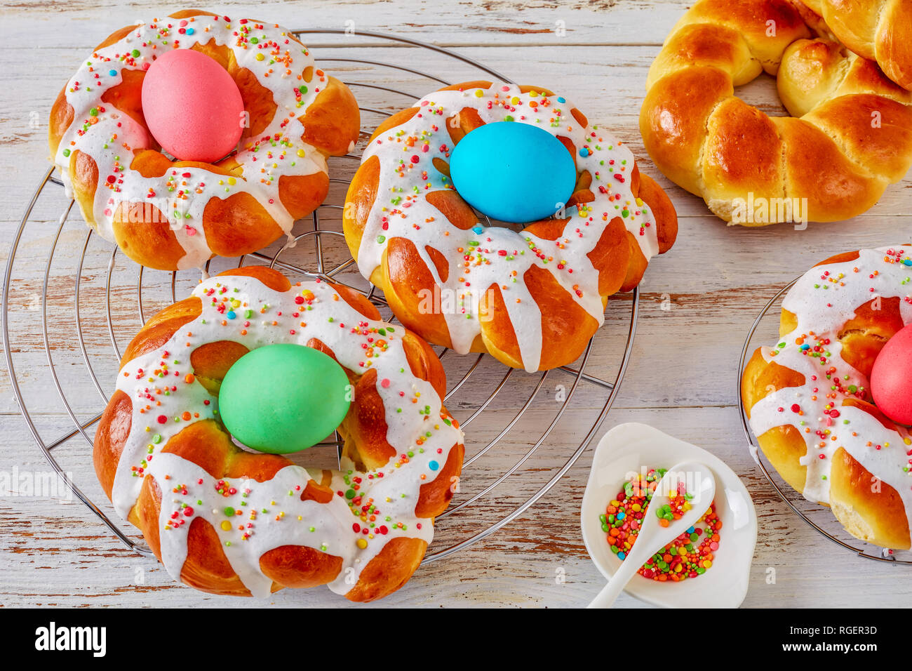White yeast rings hi-res stock photography and images - Alamy