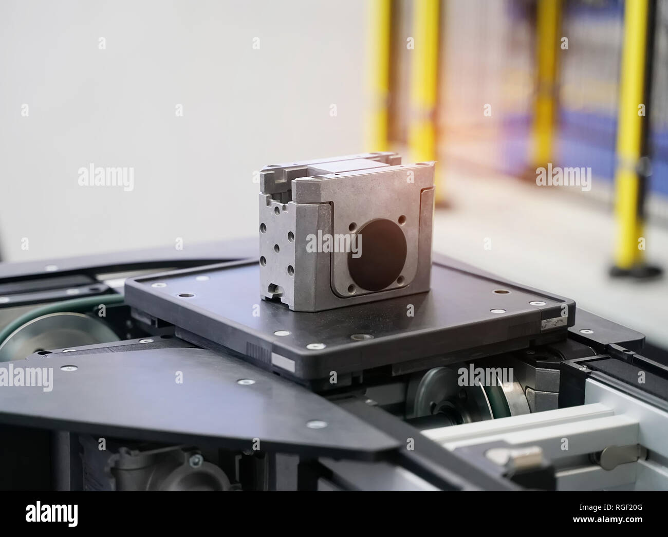 automated manufacturing assembly metal production Stock Photo - Alamy