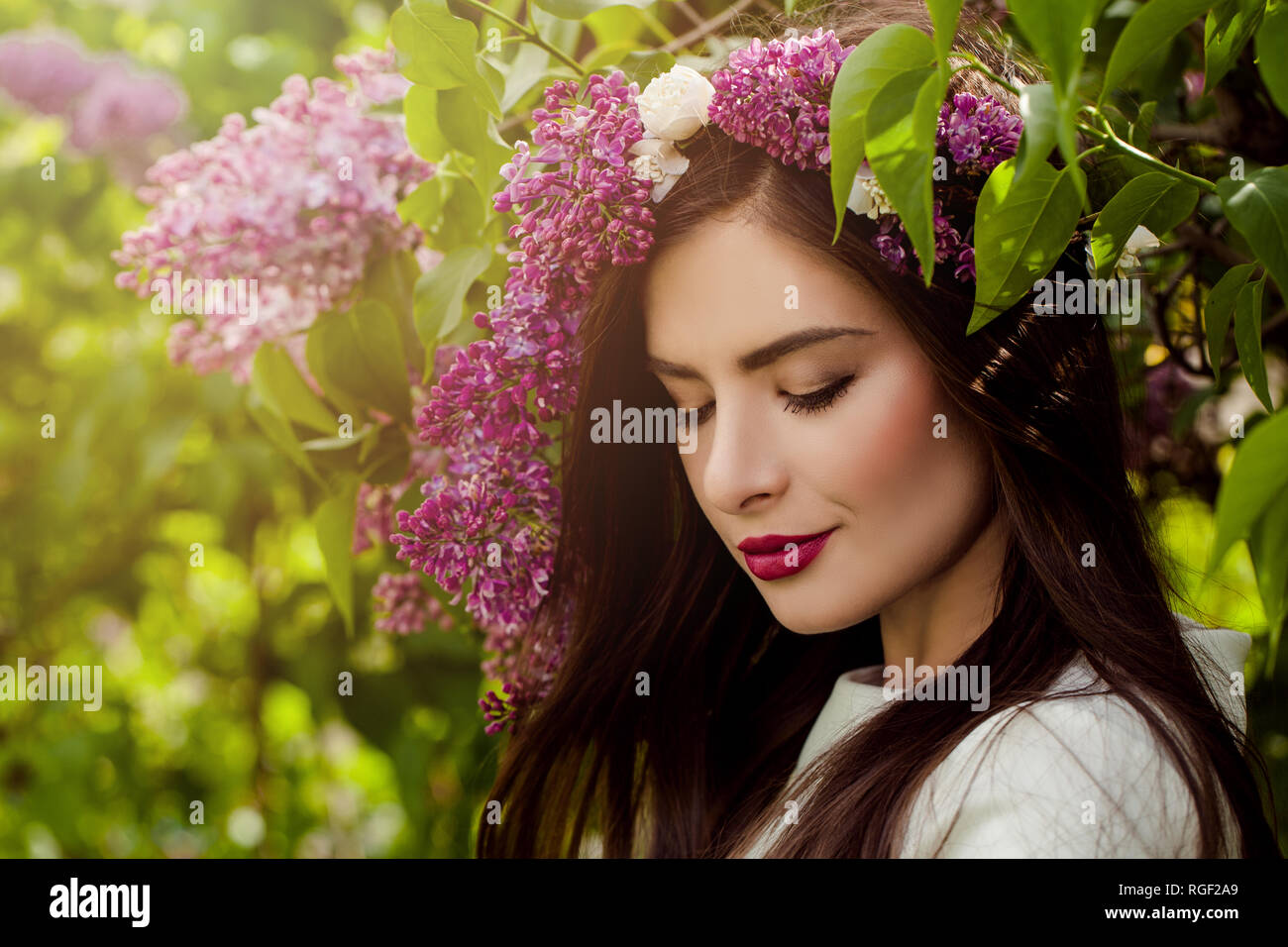 Female flowers in her hair hi-res stock photography and images - Alamy