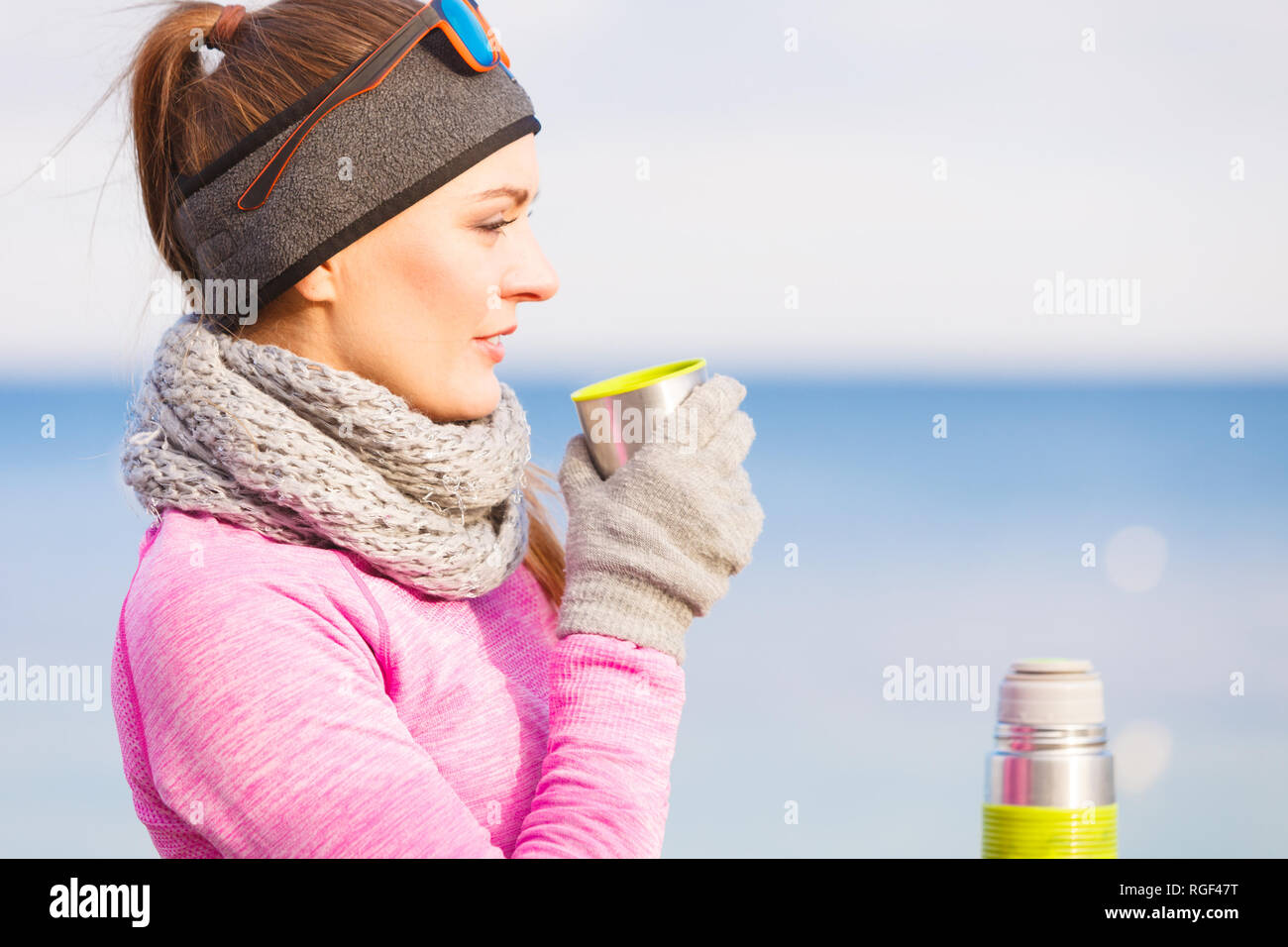Woman athlete fit girl wearing warm sporty clothes outdoor in cold ...