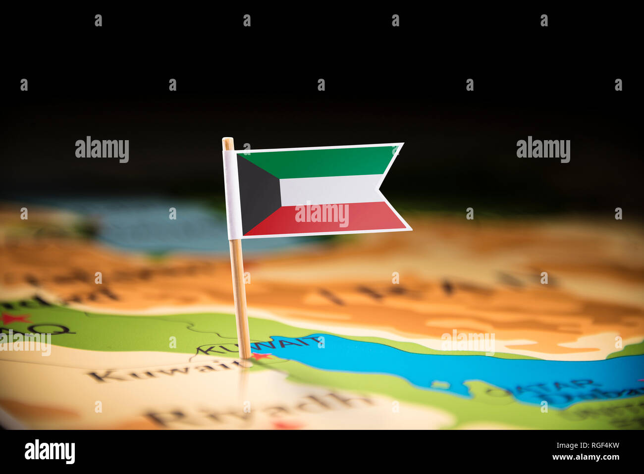 Kuwait map flag hi-res stock photography and images - Alamy