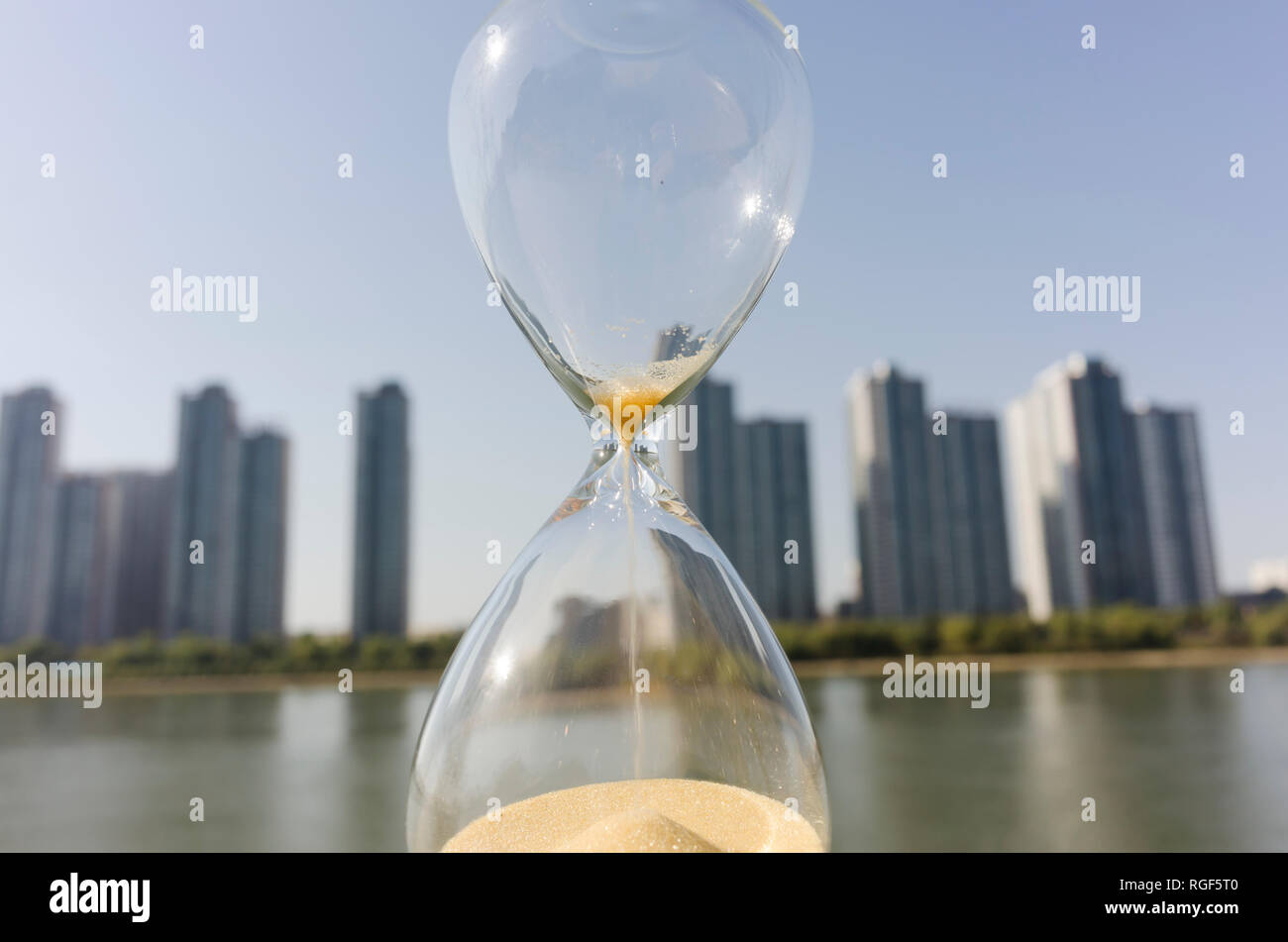 Hourglass timer hi-res stock photography and images - Alamy