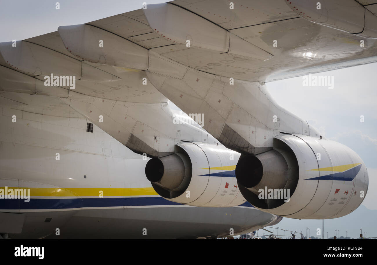 Transport aircraft antonov an 124 hi-res stock photography and images ...