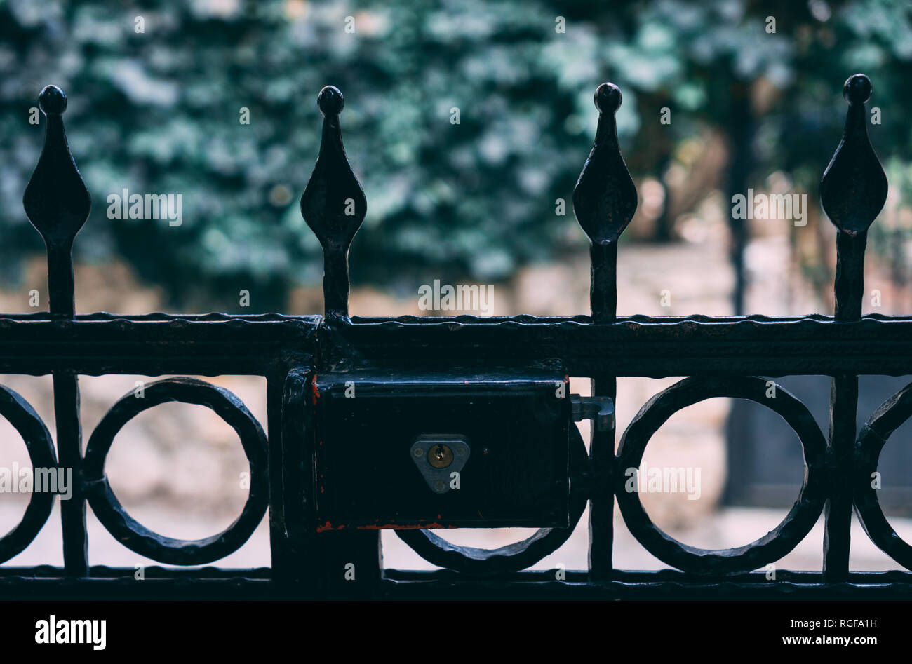 Ornate black metal gate hi-res stock photography and images - Alamy