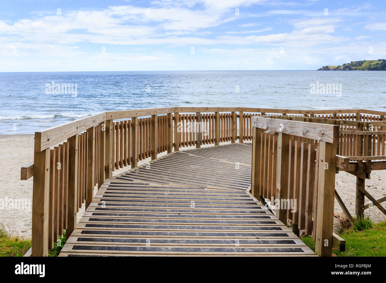 Beach railings ramp hi-res stock photography and images - Alamy