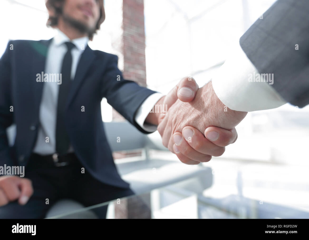 Close-up of two business people shaking hands Stock Photo - Alamy