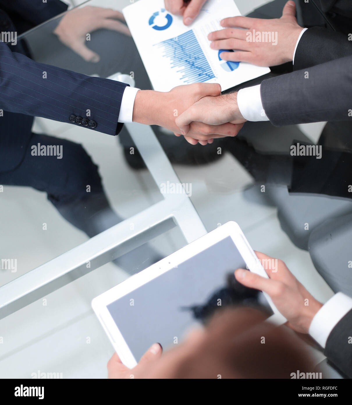 close up. investor and businessman shaking hands Stock Photo - Alamy
