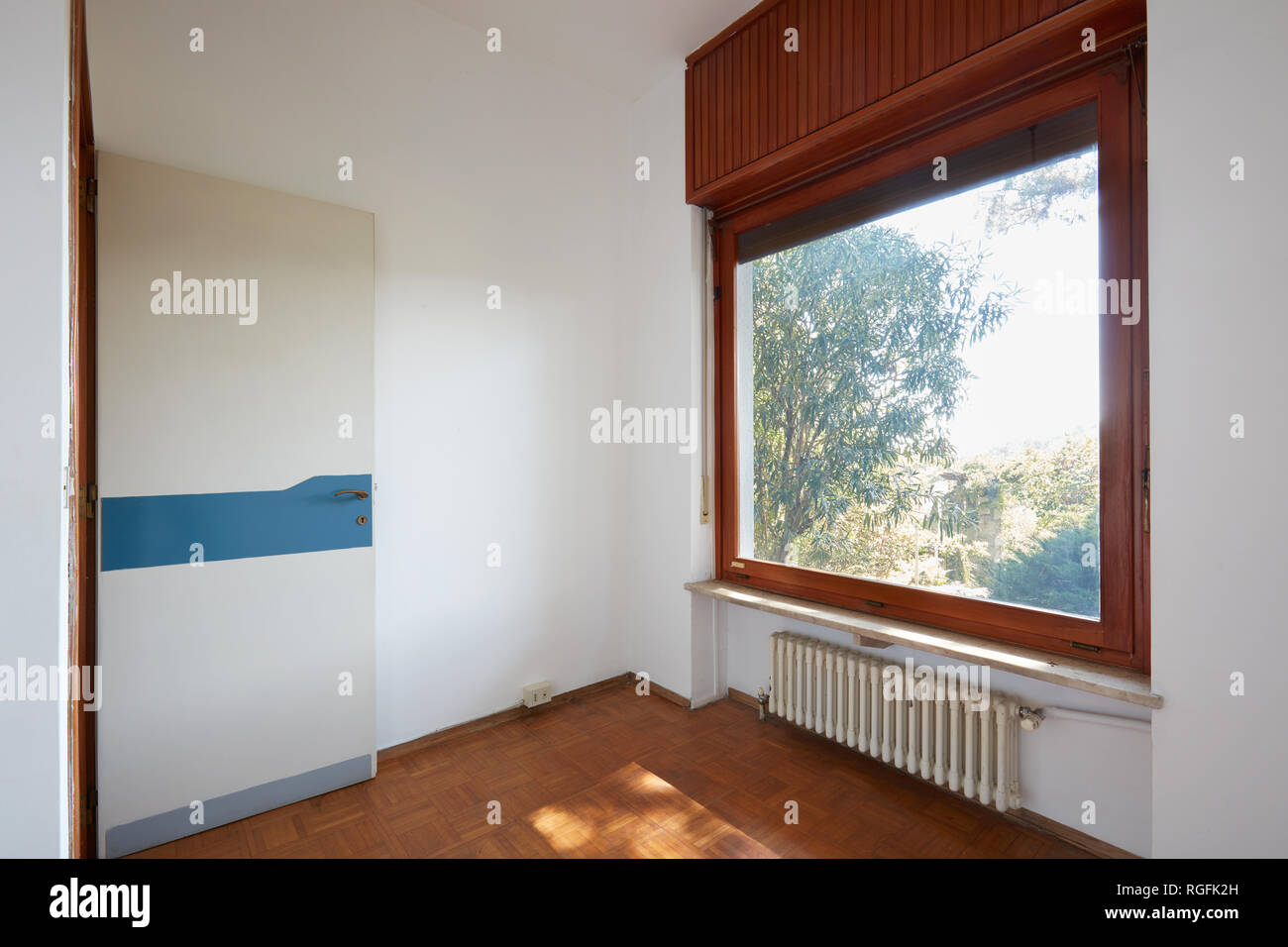 Room window garden hi-res stock photography and images - Alamy