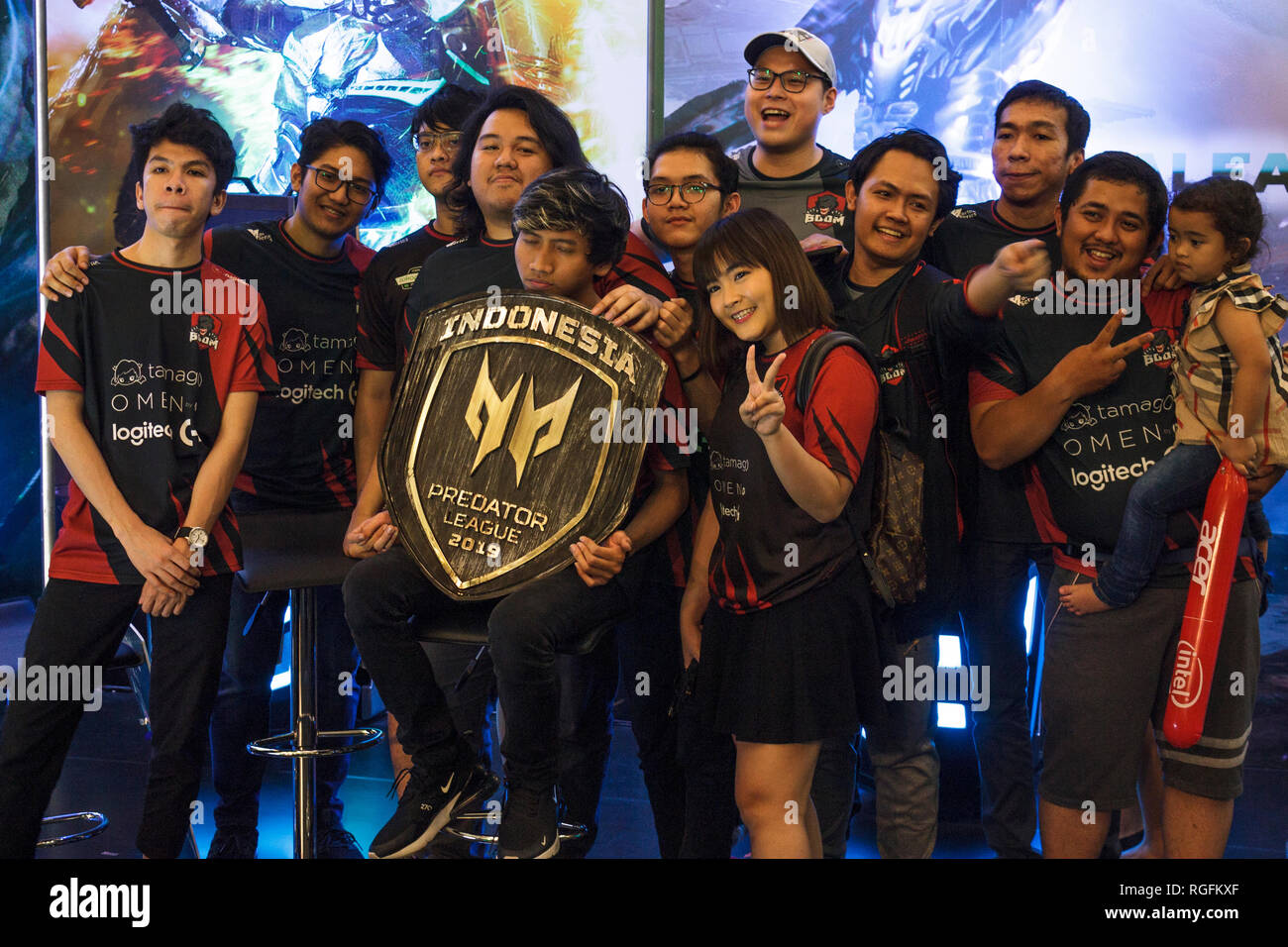 Competition winner online hi-res stock photography and images - Alamy