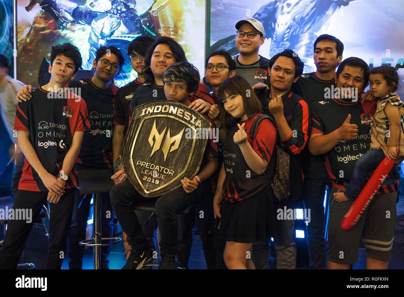 Competition winner online hi-res stock photography and images - Alamy