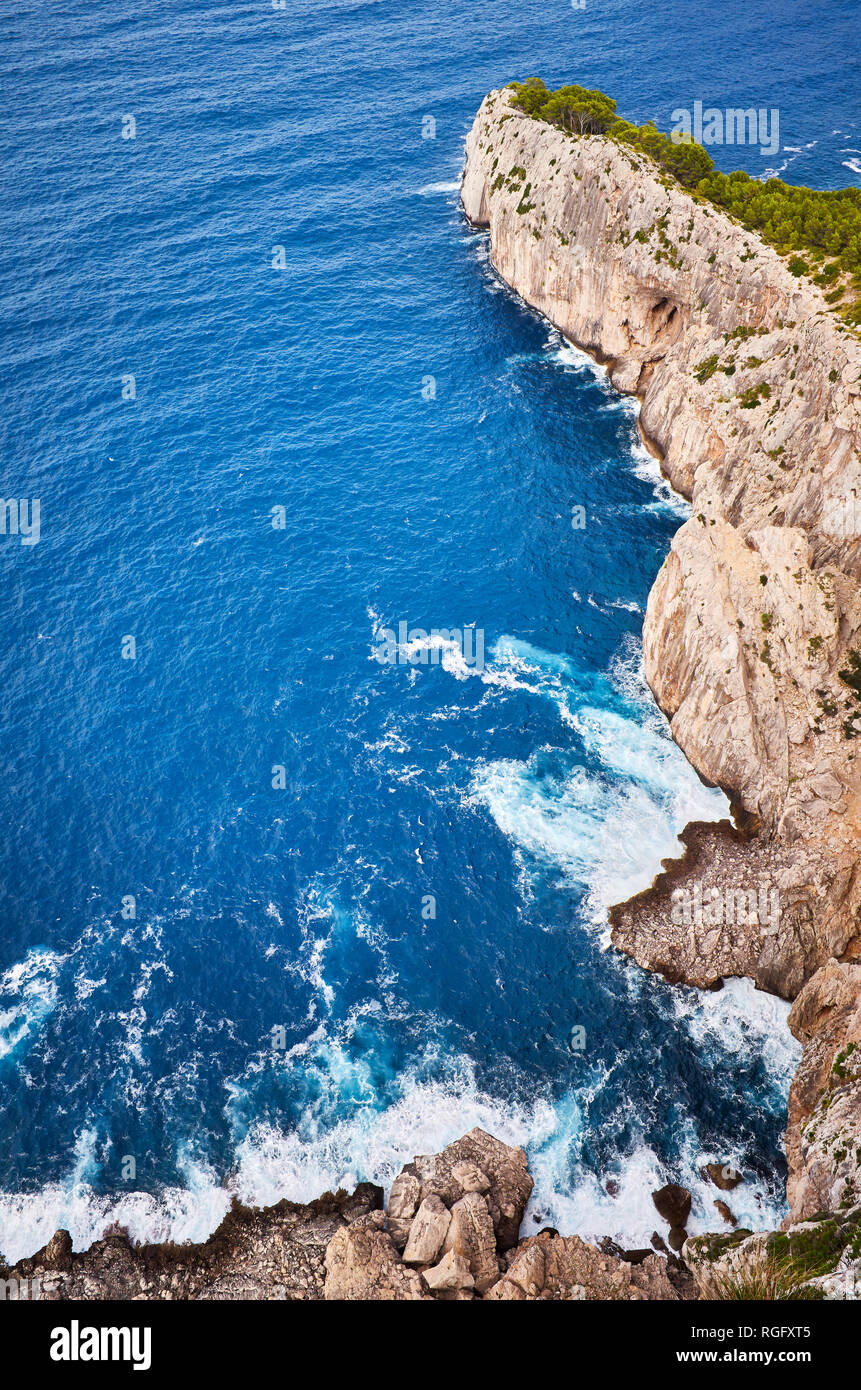 Looking Down Cliff Stock Photos & Looking Down Cliff Stock Images - Alamy