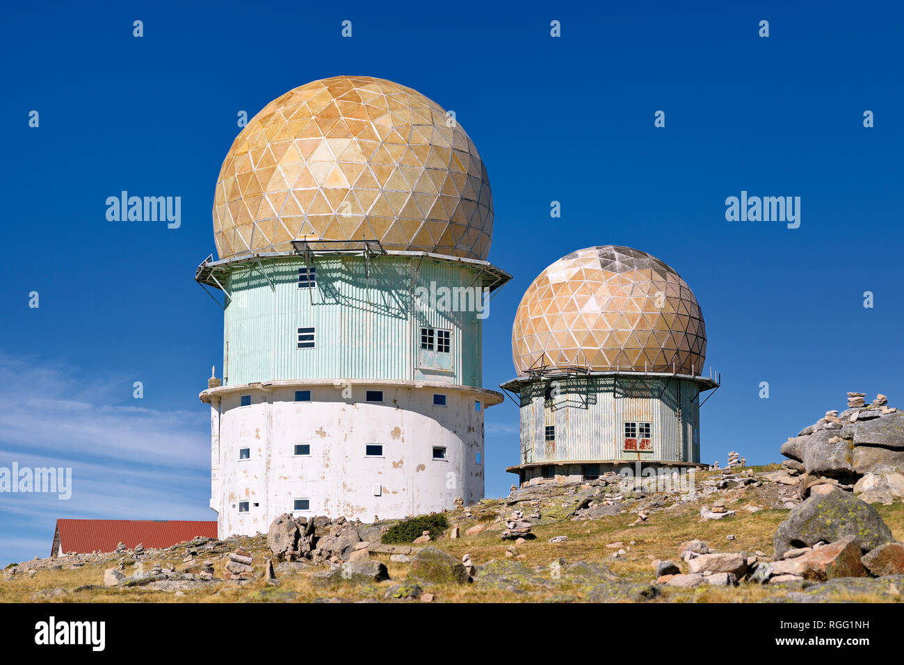 Satellite towers hi-res stock photography and images - Alamy