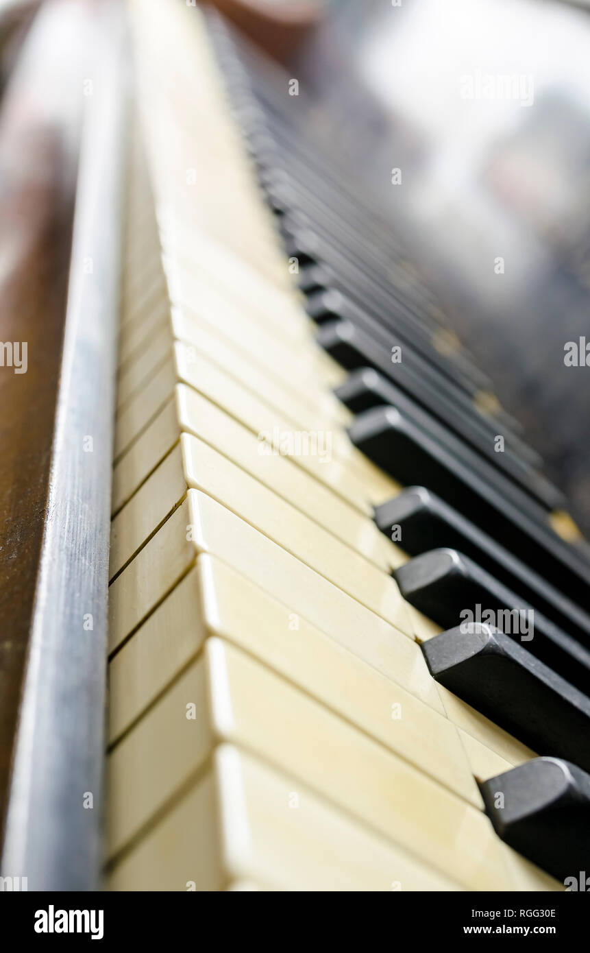 Vintage keyboard piano hi-res stock photography and images - Alamy
