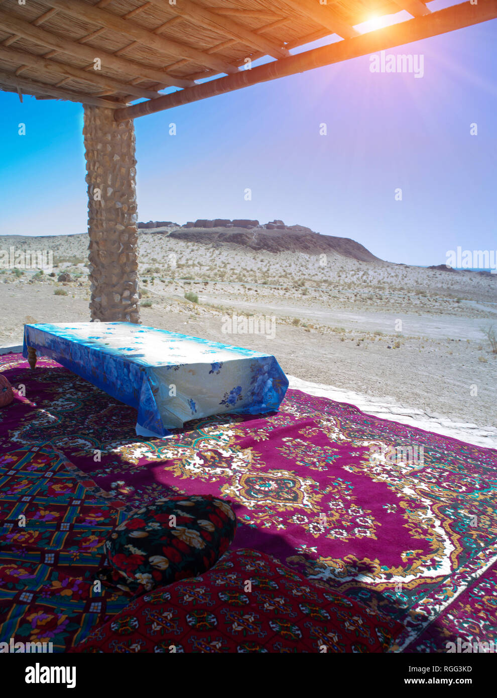 Shade in the desert hi-res stock photography and images - Alamy