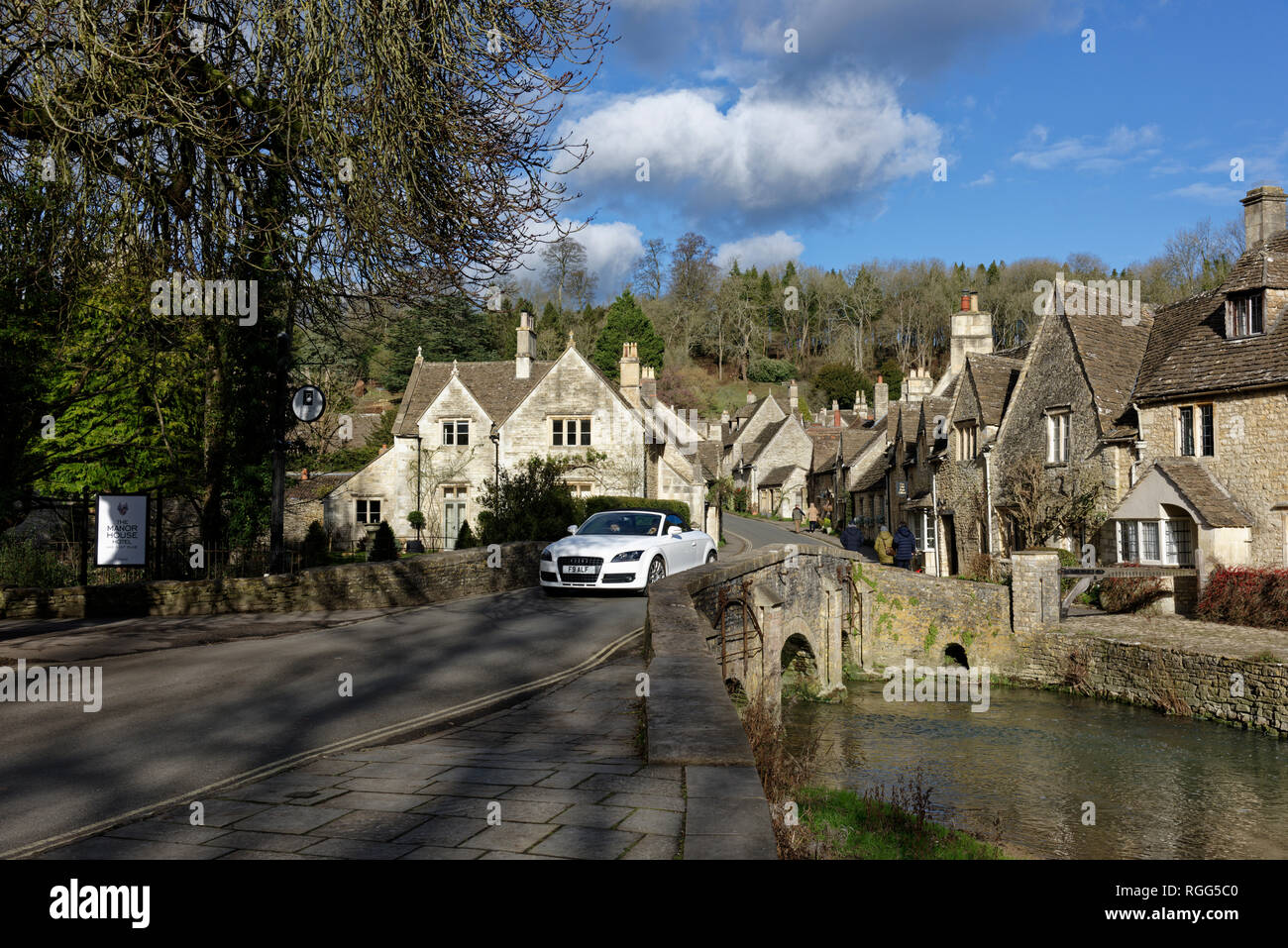 Houses cottages in picturesque cotswolds village of castle combe hi-res ...