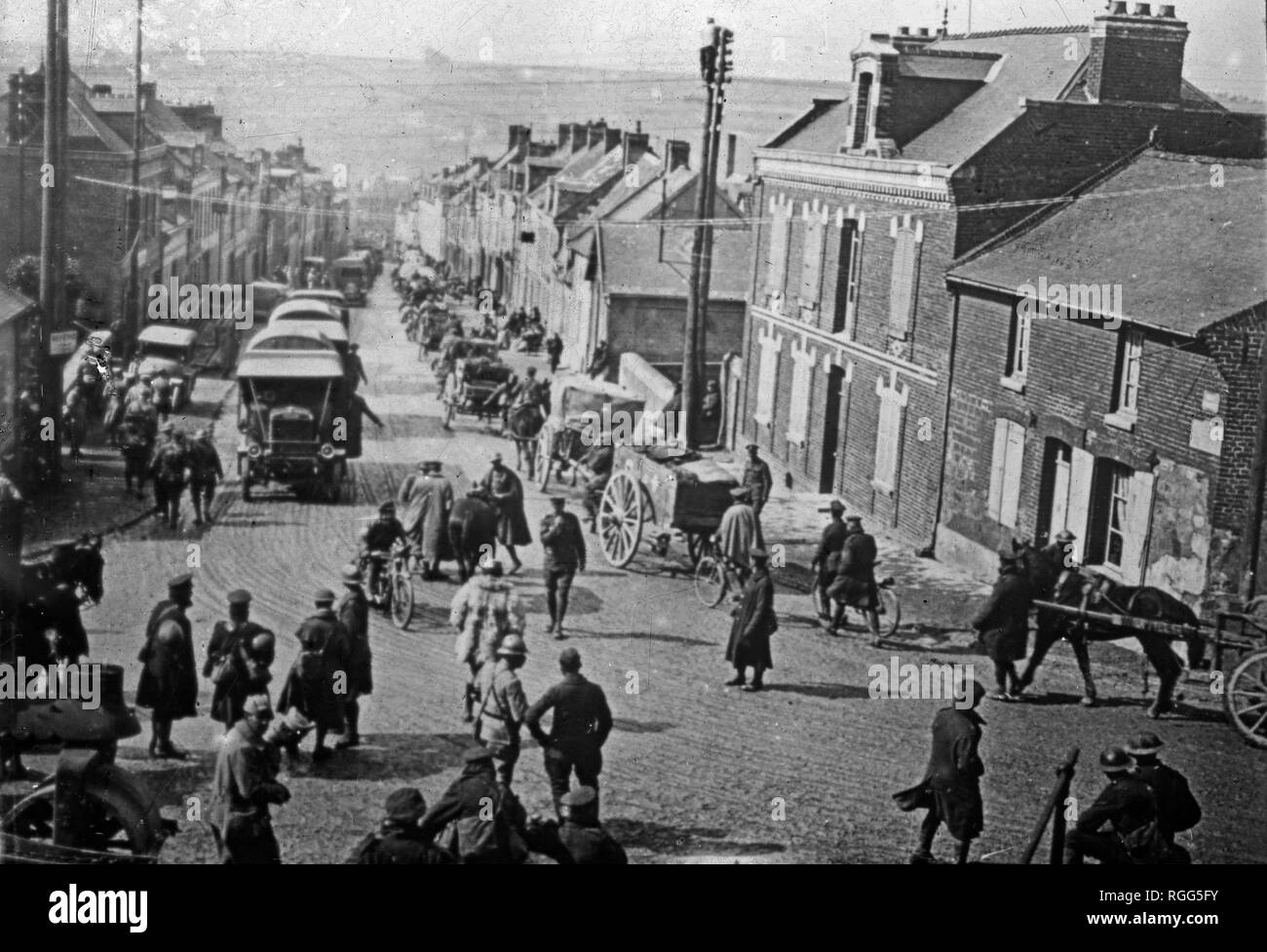 British and French soldiers during the First World War on the Somme in ...