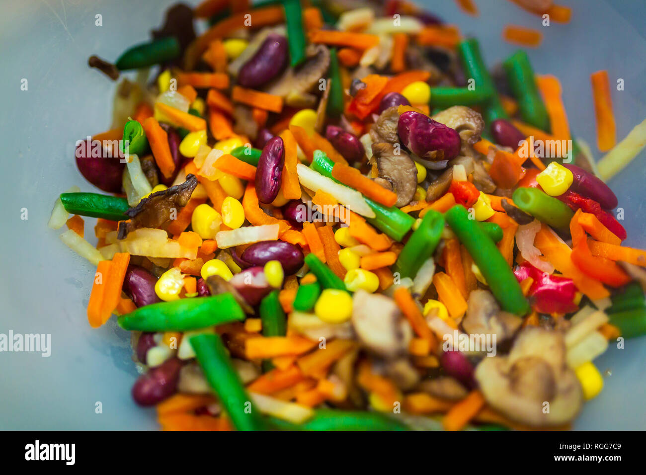 Colorful vegetarian mix of vegetables in a bowl Stock Photo - Alamy