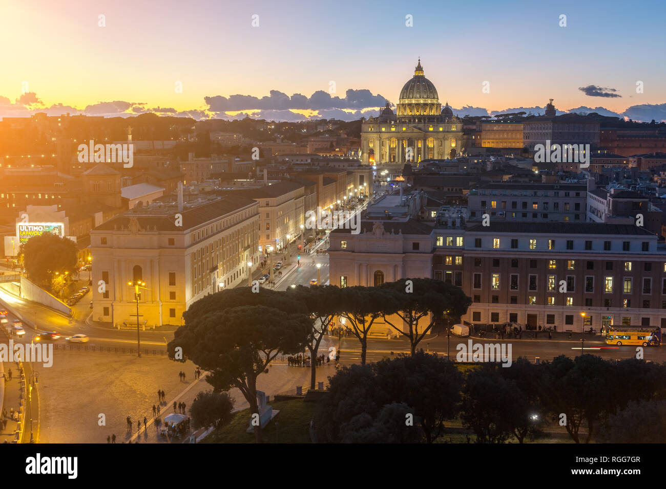 Rome skyline st peter basilica hi-res stock photography and images - Alamy