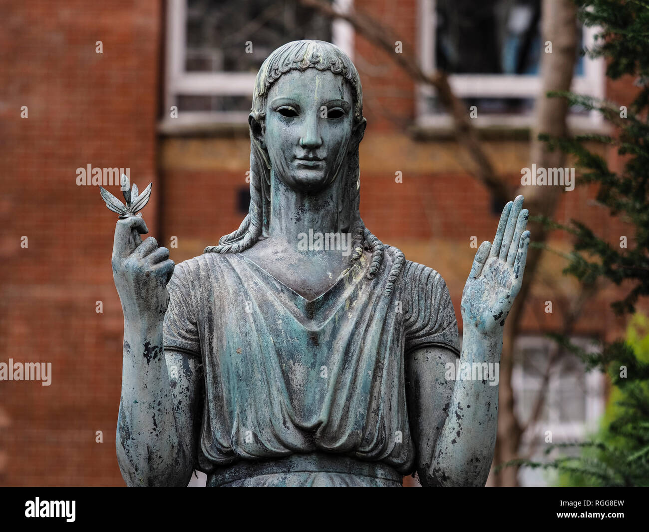 St james’s church garden hi-res stock photography and images - Alamy