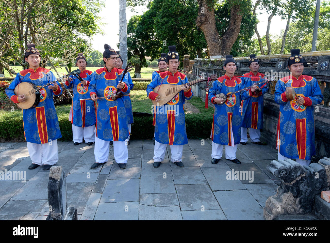 Traditional vietnamese musical instruments hi-res stock photography and ...