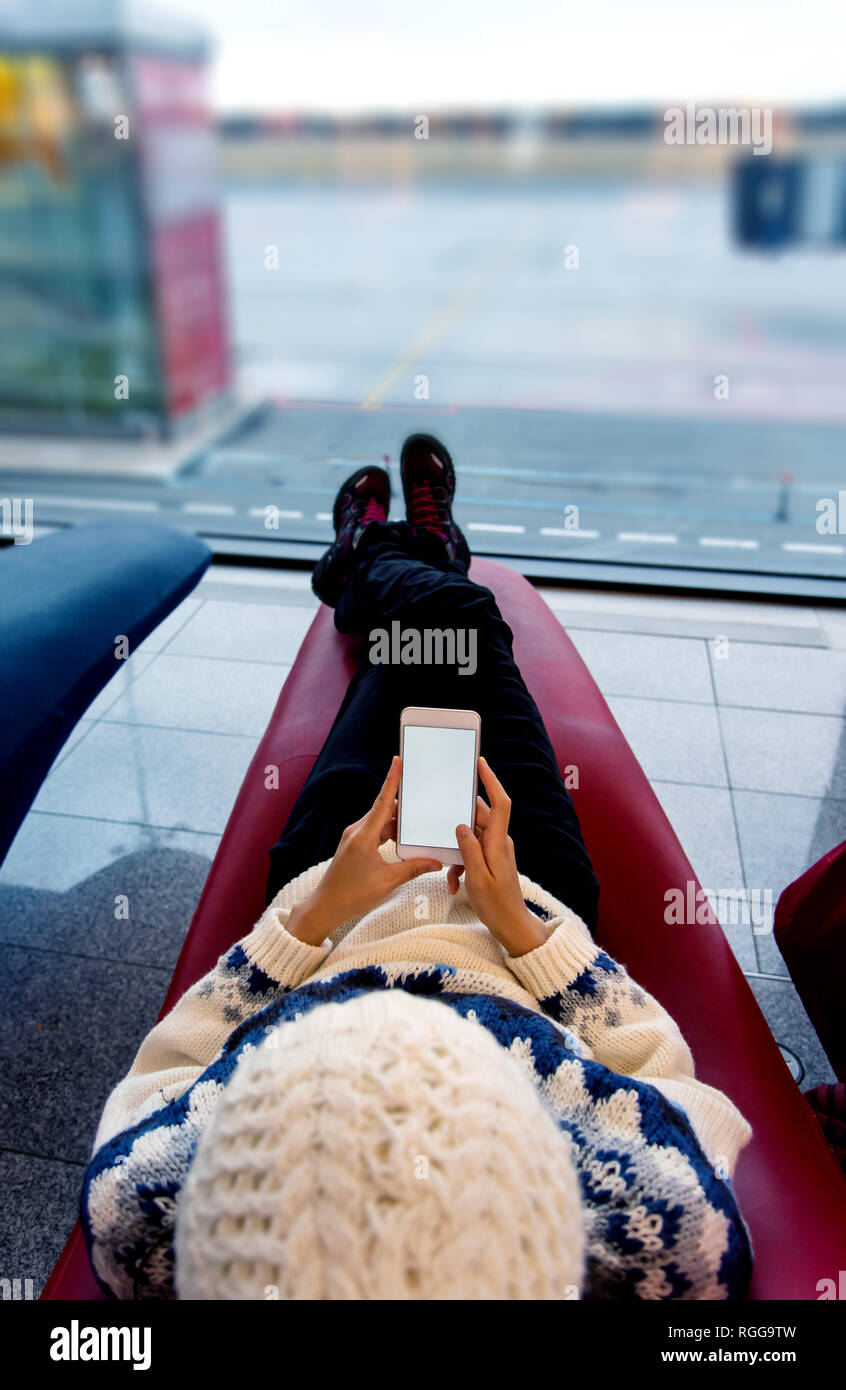 Airport lounge woman hi-res stock photography and images - Alamy