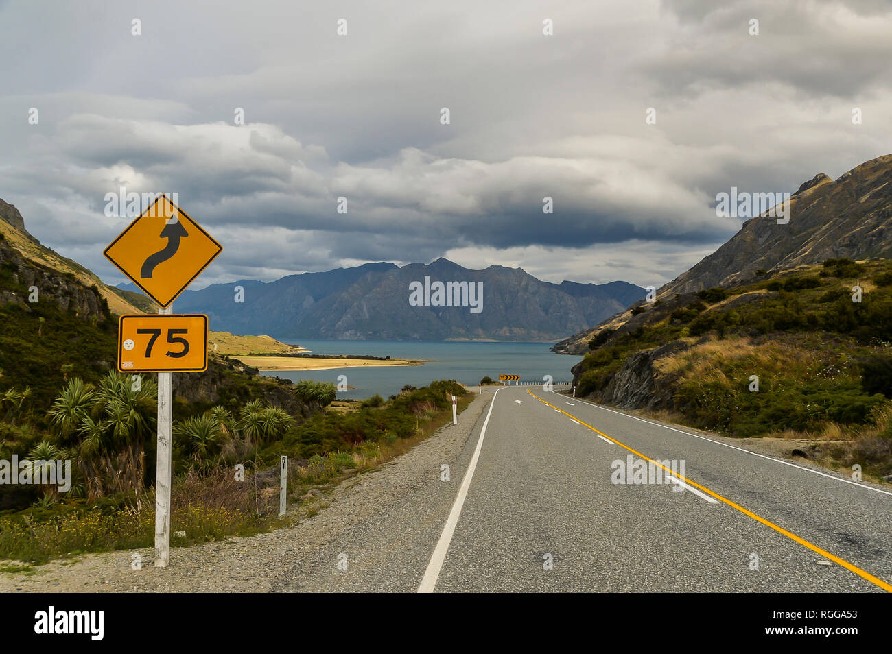 the road that leads to Lake Hawea Stock Photo - Alamy