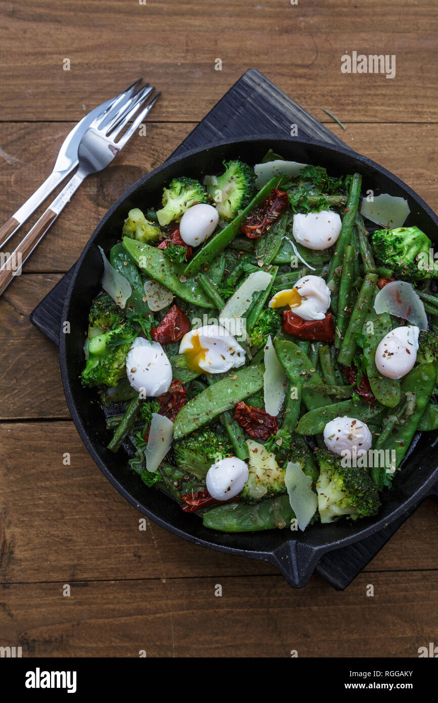 Green Vegetable stir fry. Healthy food. Top view Stock Photo - Alamy
