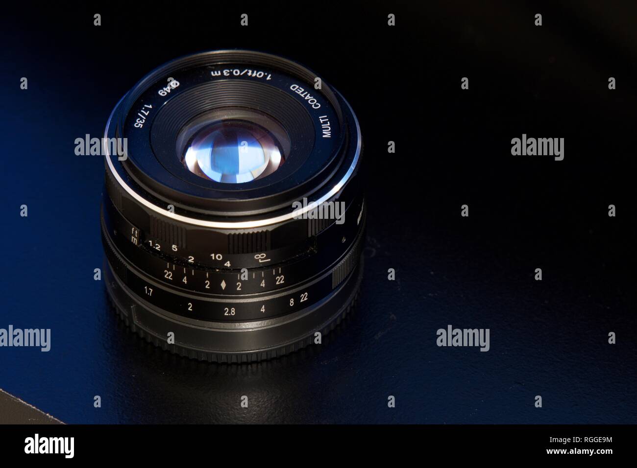 Mirrorless camera interchangeable lens hi-res stock photography and ...