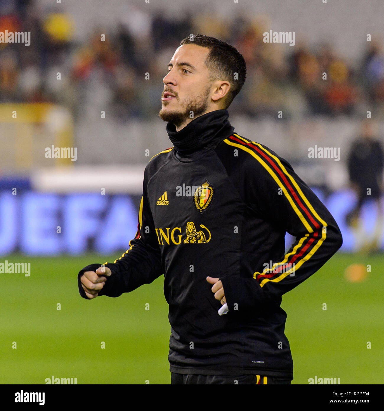 Eden hazard chelsea trophy hi-res stock photography and images - Alamy