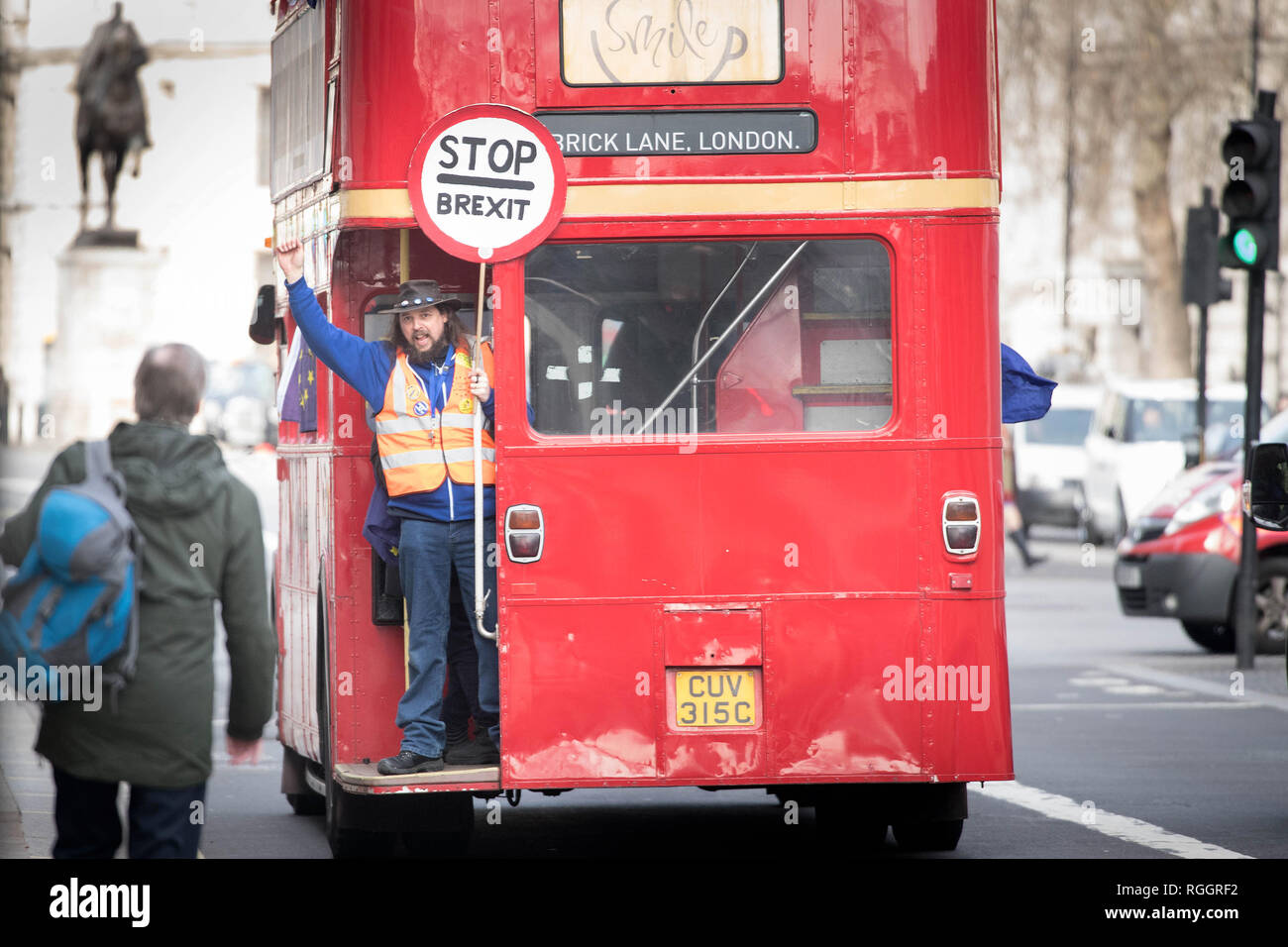 Campaign bus travelling down whitehall hi-res stock photography and ...
