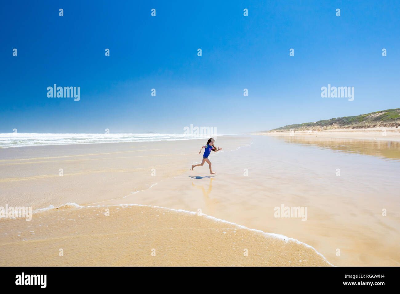 Kids beach australia hi-res stock photography and images - Alamy