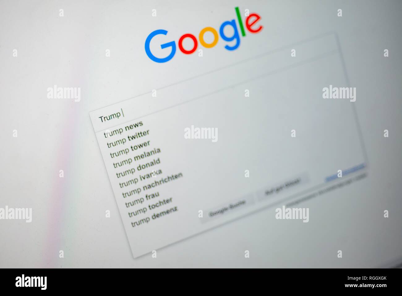 Google search home hi-res stock photography and images - Alamy