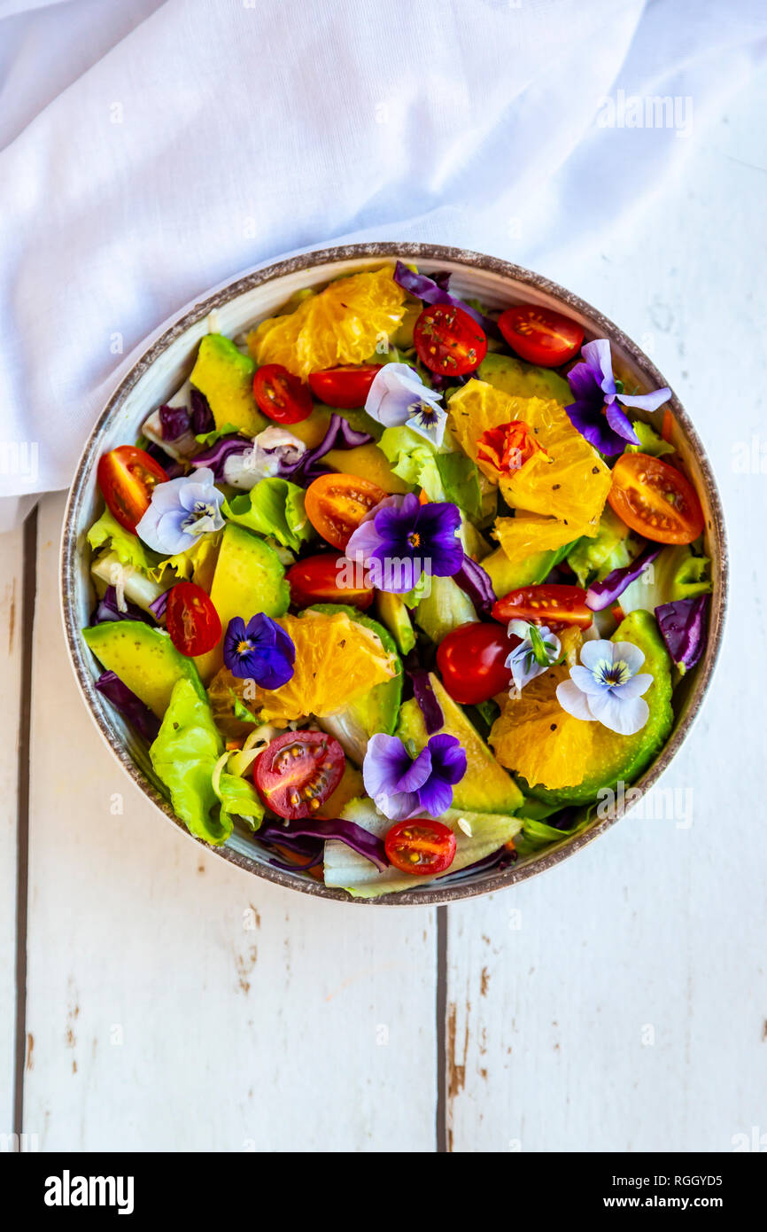 Mixed edible flowers hi-res stock photography and images - Alamy