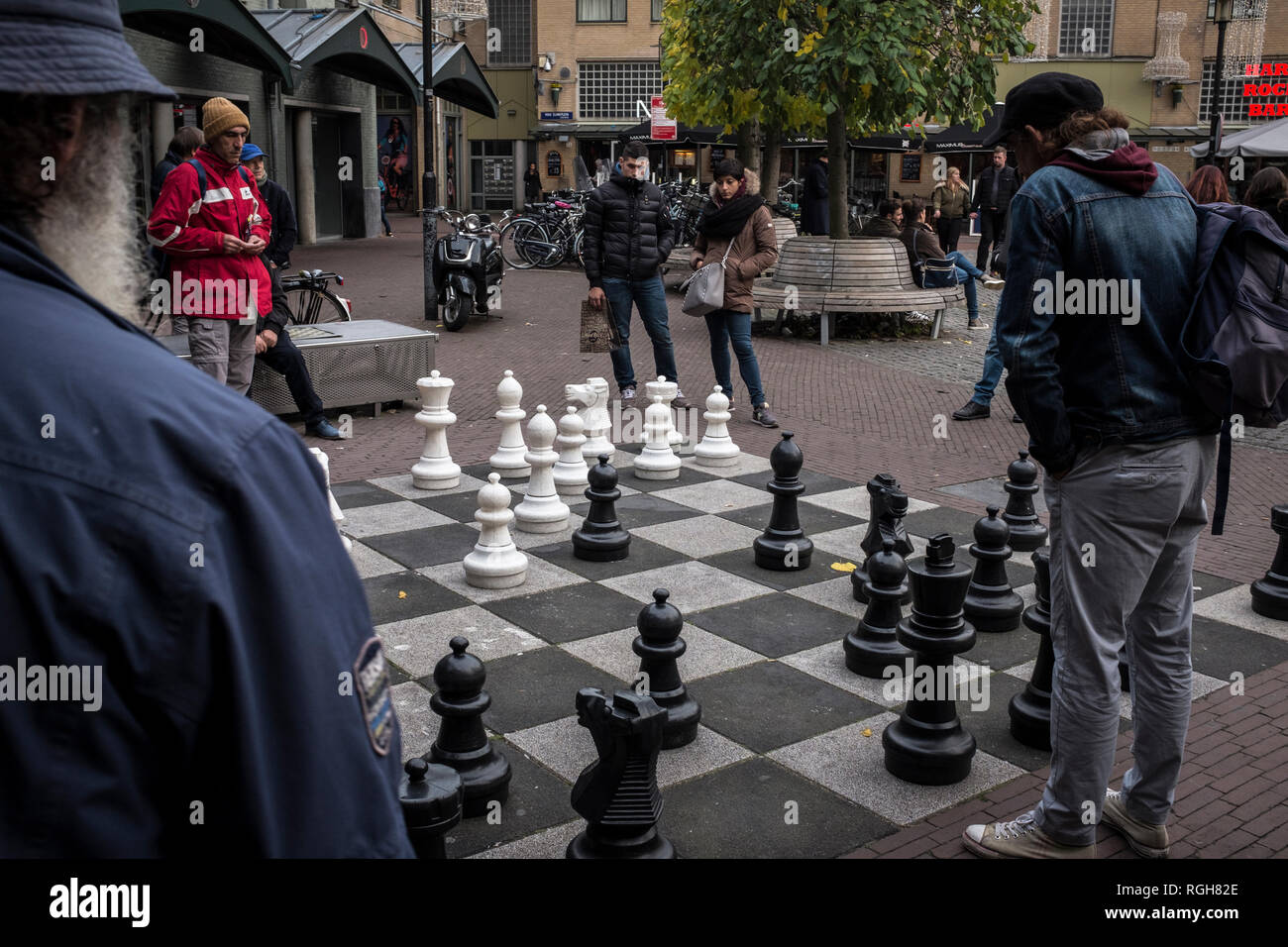 Street chess game hi-res stock photography and images - Alamy