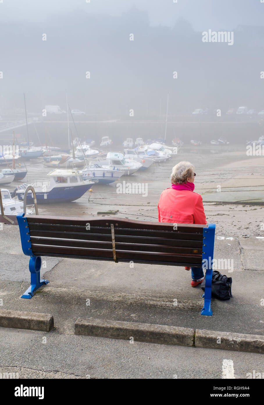 Red coat bench hi-res stock photography and images - Alamy