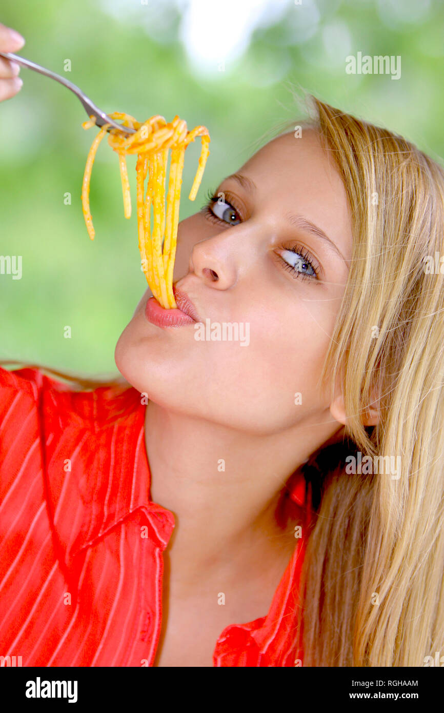 Woman eating spaghetti italy hi-res stock photography and images - Alamy